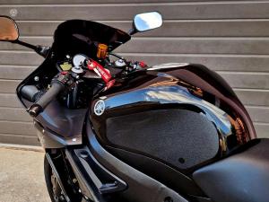 Melns Yamaha R6 2005 Viļņa, ar dzinēja tilpumu 0.60 L un nobraukumu 37 tūkst. km par 3650 €, foto 10 vietnē AUTOMOTO.COM.LV