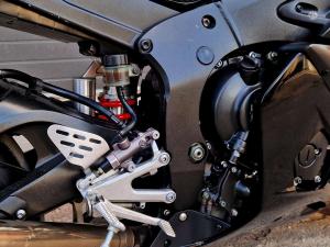 Melns Yamaha R6 2005 Viļņa, ar dzinēja tilpumu 0.60 L un nobraukumu 37 tūkst. km par 3650 €, foto 15 vietnē AUTOMOTO.COM.LV