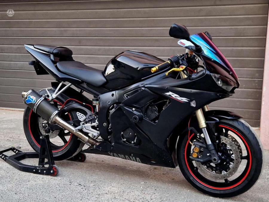 Black Yamaha R6 2005 in Vilnius, with an engine capacity of 0.60 L and mileage of 45 thousand km for 3950 €, photo 1 on AUTOMOTO.COM.LV