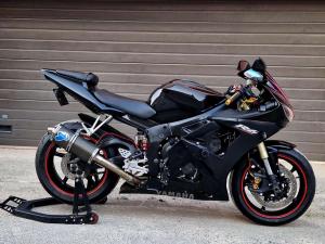 Black Yamaha R6 2005 in Vilnius, with an engine capacity of 0.60 L and mileage of 45 thousand km for 3950 €, photo 3 on AUTOMOTO.COM.LV