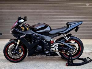 Black Yamaha R6 2005 in Vilnius, with an engine capacity of 0.60 L and mileage of 45 thousand km for 3950 €, photo 5 on AUTOMOTO.COM.LV