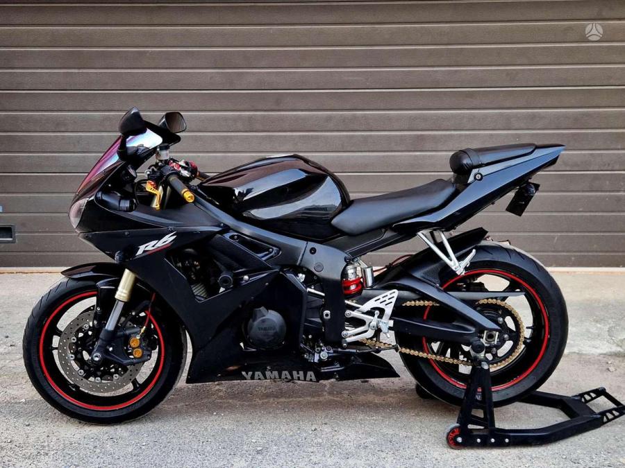 Black Yamaha R6 2005 in Vilnius, with an engine capacity of 0.60 L and mileage of 45 thousand km for 3950 €, photo 5 on AUTOMOTO.COM.LV