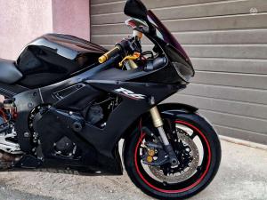 Black Yamaha R6 2005 in Vilnius, with an engine capacity of 0.60 L and mileage of 45 thousand km for 3950 €, photo 8 on AUTOMOTO.COM.LV