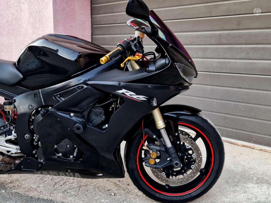 Black Yamaha R6 2005 in Vilnius, with an engine capacity of 0.60 L and mileage of 45 thousand km for 3950 €, photo 8 on AUTOMOTO.COM.LV