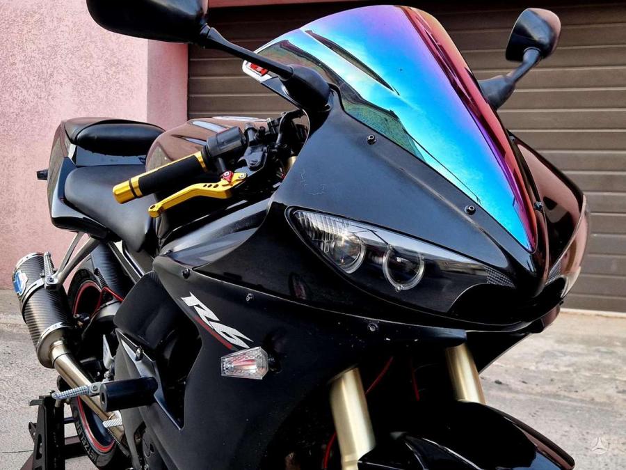 Black Yamaha R6 2005 in Vilnius, with an engine capacity of 0.60 L and mileage of 45 thousand km for 3950 €, photo 9 on AUTOMOTO.COM.LV