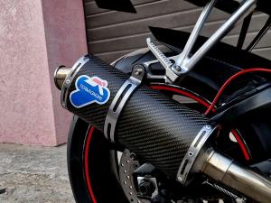 Black Yamaha R6 2005 in Vilnius, with an engine capacity of 0.60 L and mileage of 45 thousand km for 3950 €, photo 10 on AUTOMOTO.COM.LV