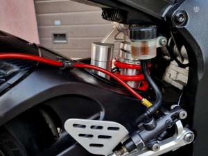 Black Yamaha R6 2005 in Vilnius, with an engine capacity of 0.60 L and mileage of 45 thousand km for 3950 €, photo 12 on AUTOMOTO.COM.LV