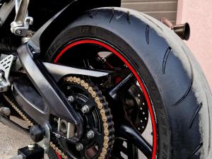 Black Yamaha R6 2005 in Vilnius, with an engine capacity of 0.60 L and mileage of 45 thousand km for 3950 €, photo 13 on AUTOMOTO.COM.LV
