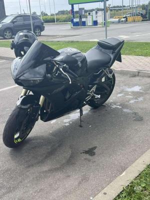 Melns Yamaha R6 2005 Viļņa, ar dzinēja tilpumu 0.60 L un nobraukumu 30 tūkst. km par 3400 €, foto 5 vietnē AUTOMOTO.COM.LV