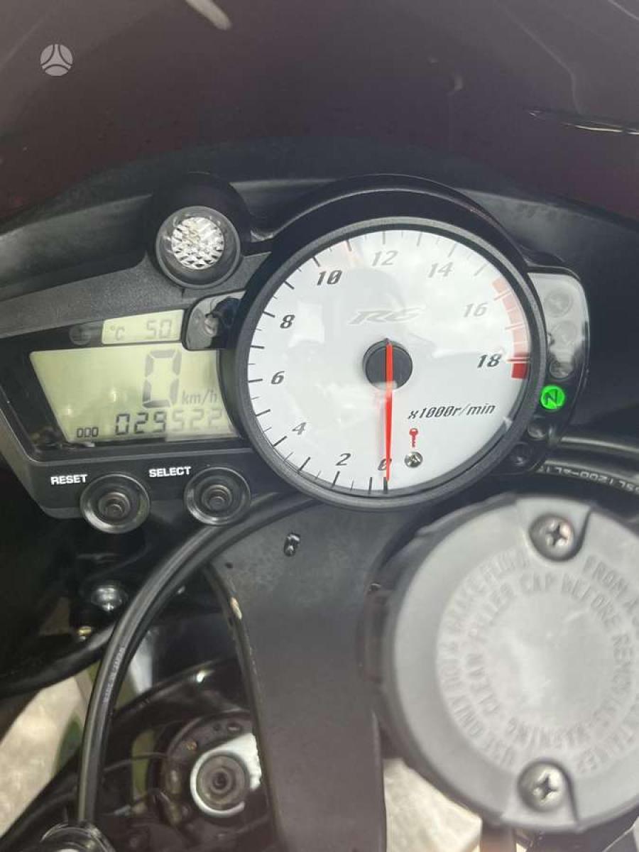 Melns Yamaha R6 2005 Viļņa, ar dzinēja tilpumu 0.60 L un nobraukumu 30 tūkst. km par 3400 €, foto 6 vietnē AUTOMOTO.COM.LV