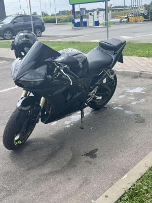 Black Yamaha R6 2005 in Vilnius, with an engine capacity of 0.60 L and mileage of 30 thousand km for 2700 €, photo 8 on AUTOMOTO.COM.LV