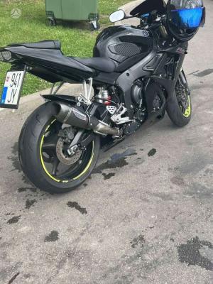 Black Yamaha R6 2005 in Vilnius, with an engine capacity of 0.60 L and mileage of 30 thousand km for 2700 €, photo 10 on AUTOMOTO.COM.LV