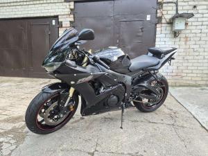 Melns Yamaha R6 2006 Alīta, ar dzinēja tilpumu 0.60 L un nobraukumu 36 tūkst. km par 3780 €, foto  vietnē AUTOMOTO.COM.LV