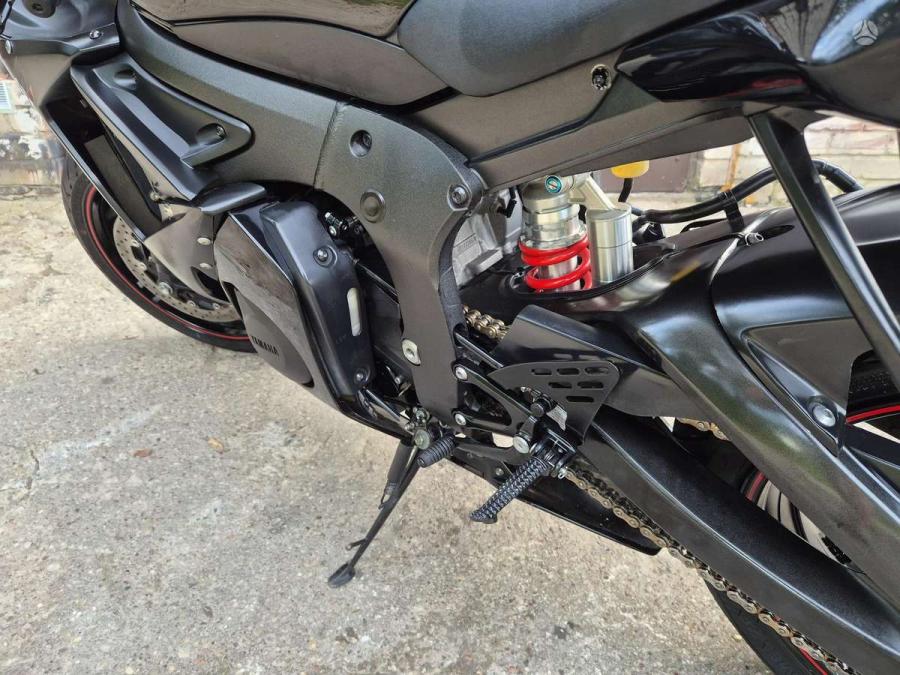 Черный Ямаха R6 2006 в Алитус, объемом двигателя 0.60 л и пробегом 36 тыс. км за 3780 €, фото 10 на AUTOMOTO.COM.LV