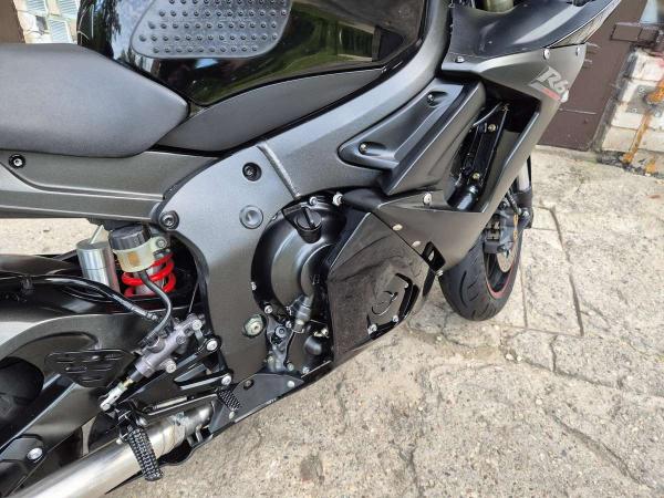 Черный Ямаха R6 2006 в Алитус, объемом двигателя 0.60 л и пробегом 36 тыс. км за 3780 €, фото 10 на AUTOMOTO.COM.LV