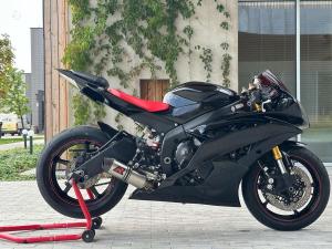 Melns Yamaha R6 2008 Šauļi, ar dzinēja tilpumu 0.60 L un nobraukumu 12 tūkst. km par 6660 €, foto 3 vietnē AUTOMOTO.COM.LV