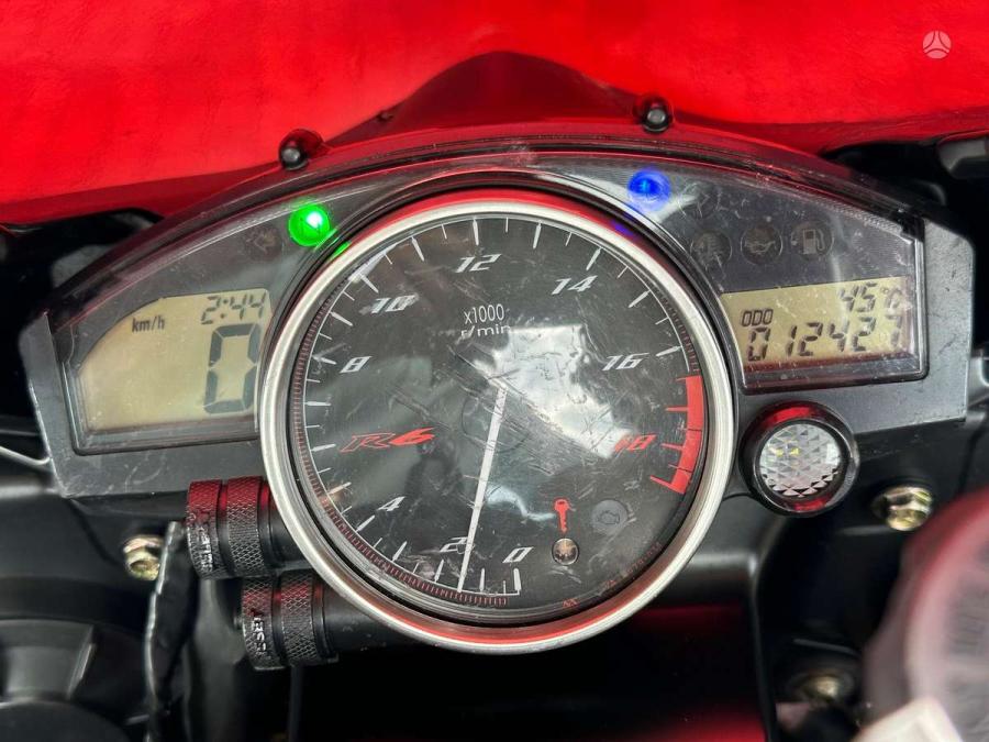 Melns Yamaha R6 2008 Šauļi, ar dzinēja tilpumu 0.60 L un nobraukumu 12 tūkst. km par 6660 €, foto 6 vietnē AUTOMOTO.COM.LV