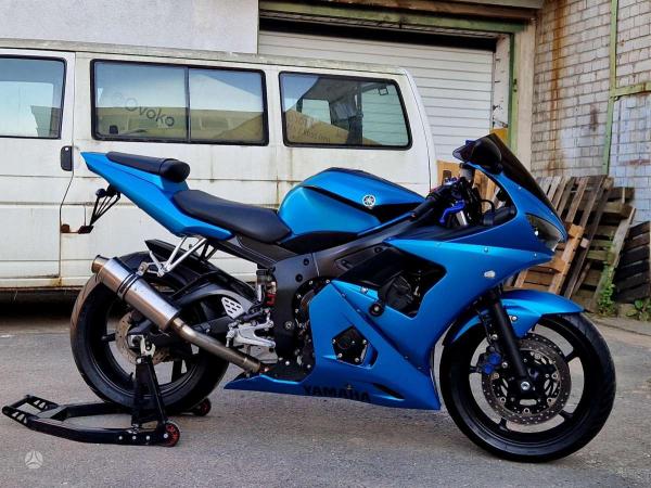 Zils Yamaha R6 2003 Viļņa, ar dzinēja tilpumu 0.60 L un nobraukumu 33 tūkst. km par 3650 €, foto 2 vietnē AUTOMOTO.COM.LV