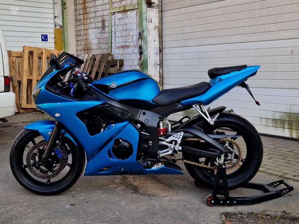 Zils Yamaha R6 2003 Viļņa, ar dzinēja tilpumu 0.60 L un nobraukumu 33 tūkst. km par 3650 €, foto 4 vietnē AUTOMOTO.COM.LV
