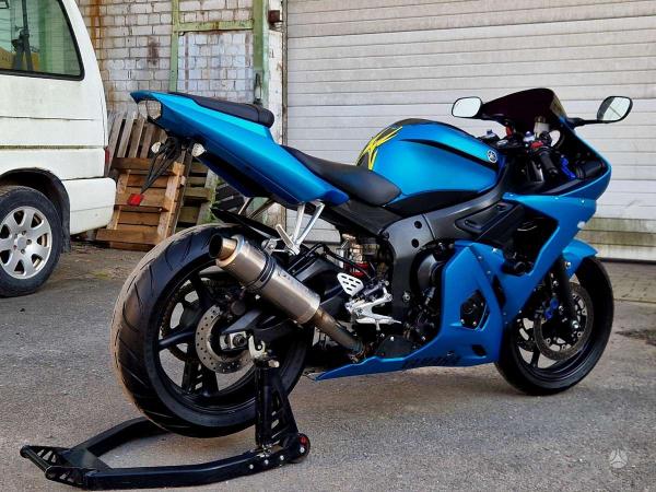 Zils Yamaha R6 2003 Viļņa, ar dzinēja tilpumu 0.60 L un nobraukumu 33 tūkst. km par 3650 €, foto 6 vietnē AUTOMOTO.COM.LV