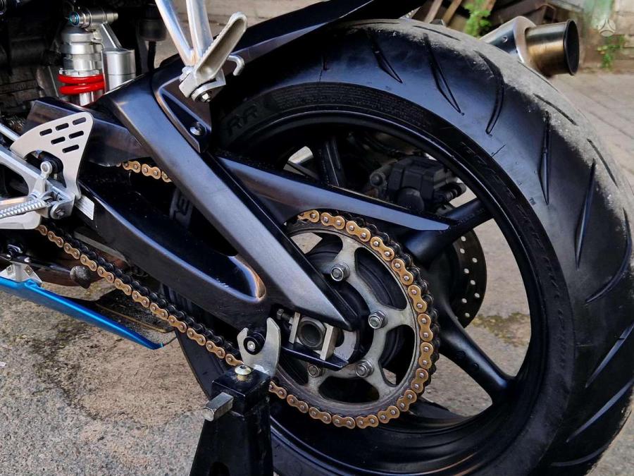 Blue Yamaha R6 2003 in Vilnius, with an engine capacity of 0.60 L and mileage of 33 thousand km for 3650 €, photo 13 on AUTOMOTO.COM.LV
