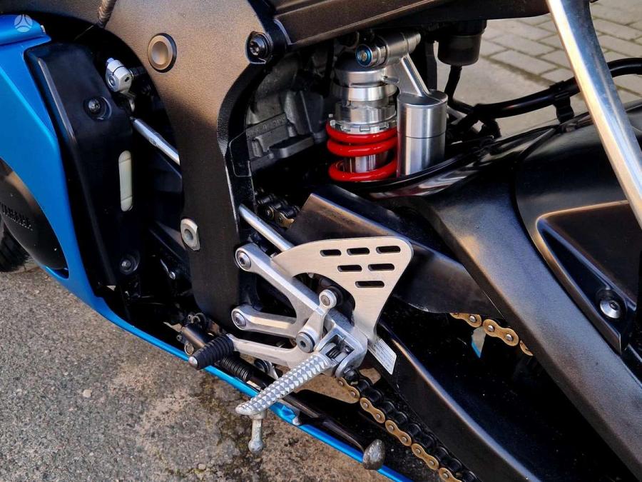 Blue Yamaha R6 2003 in Vilnius, with an engine capacity of 0.60 L and mileage of 33 thousand km for 3650 €, photo 14 on AUTOMOTO.COM.LV