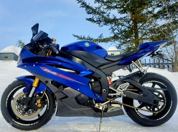 Zils Yamaha R6 2006 Pasvalys, ar dzinēja tilpumu 0.60 L un nobraukumu 33 tūkst. km par 5350 €, foto 2 vietnē AUTOMOTO.COM.LV