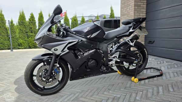 Grey Yamaha R6 2003 in Kaunas, with an engine capacity of 0.00 L and mileage of 31 thousand km for 3200 €, photo 1 on AUTOMOTO.COM.LV