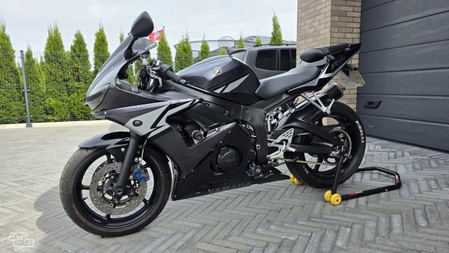 Grey Yamaha R6 2003 in Kaunas, with an engine capacity of 0.00 L and mileage of 31 thousand km for 3200 €, photo 1 on AUTOMOTO.COM.LV
