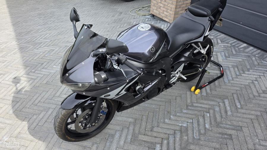 Grey Yamaha R6 2003 in Kaunas, with an engine capacity of 0.00 L and mileage of 31 thousand km for 3200 €, photo 5 on AUTOMOTO.COM.LV
