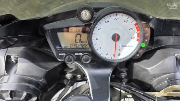 Grey Yamaha R6 2003 in Kaunas, with an engine capacity of 0.00 L and mileage of 31 thousand km for 3200 €, photo 8 on AUTOMOTO.COM.LV