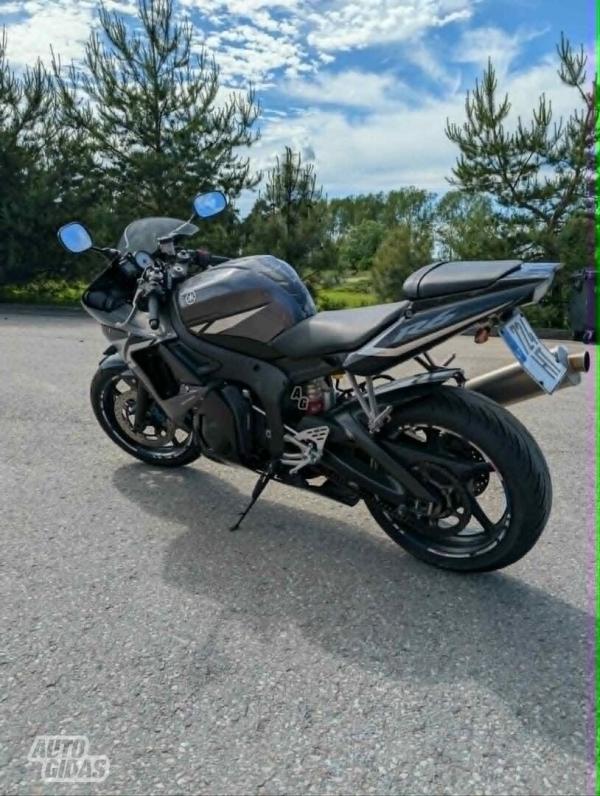 Grey Yamaha R6 2004 in Kaunas, with an engine capacity of 0.60 L and mileage of 55 thousand km for 3100 €, photo 9 on AUTOMOTO.COM.LV