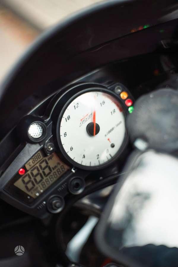 Grey Yamaha R6 2005 in Alytus, with an engine capacity of 0.60 L and mileage of 39 thousand km for 3800 €, photo 3 on AUTOMOTO.COM.LV