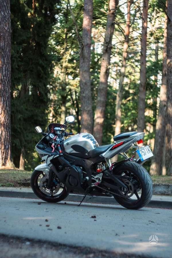 Grey Yamaha R6 2005 in Alytus, with an engine capacity of 0.60 L and mileage of 39 thousand km for 3800 €, photo 7 on AUTOMOTO.COM.LV