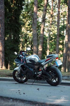 Grey Yamaha R6 2005 in Alytus, with an engine capacity of 0.60 L and mileage of 39 thousand km for 3800 €, photo 8 on AUTOMOTO.COM.LV