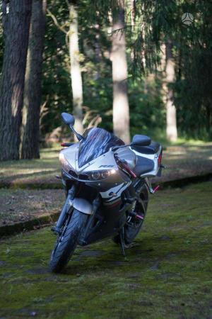 Grey Yamaha R6 2005 in Alytus, with an engine capacity of 0.60 L and mileage of 39 thousand km for 3800 €, photo 9 on AUTOMOTO.COM.LV