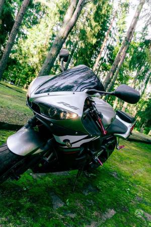Grey Yamaha R6 2005 in Alytus, with an engine capacity of 0.60 L and mileage of 39 thousand km for 3800 €, photo 10 on AUTOMOTO.COM.LV