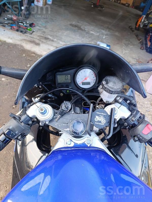 Yamaha R6 1999 in Rezekne, with an engine capacity of 0.60 L and mileage of 0 thousand km for 1850 €, photo 5 on AUTOMOTO.COM.LV
