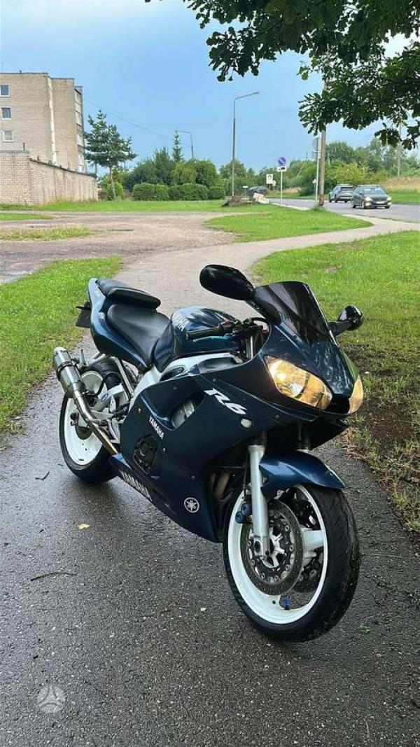 Yamaha R6 2000 in Vievis, with an engine capacity of 0.60 L and mileage of 25 thousand km for 2200 €, photo 1 on AUTOMOTO.COM.LV