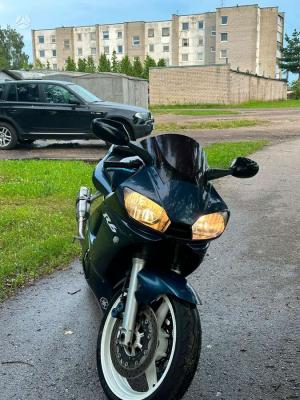 Yamaha R6 2000 Vievis, ar dzinēja tilpumu 0.60 L un nobraukumu 25 tūkst. km par 2200 €, foto 5 vietnē AUTOMOTO.COM.LV