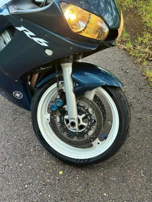 Yamaha R6 2000 Vievis, ar dzinēja tilpumu 0.60 L un nobraukumu 25 tūkst. km par 2200 €, foto 6 vietnē AUTOMOTO.COM.LV