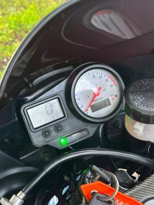 Yamaha R6 2000 Vievis, ar dzinēja tilpumu 0.60 L un nobraukumu 25 tūkst. km par 2200 €, foto 7 vietnē AUTOMOTO.COM.LV