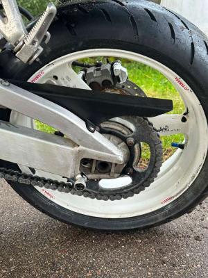 Yamaha R6 2000 Vievis, ar dzinēja tilpumu 0.60 L un nobraukumu 25 tūkst. km par 2200 €, foto 12 vietnē AUTOMOTO.COM.LV