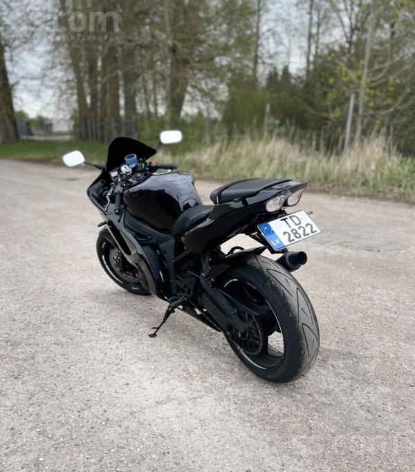 Yamaha R6 2002 in Jelgava, with an engine capacity of 0.60 L and mileage of 0 thousand km for 2000 €, photo 3 on AUTOMOTO.COM.LV