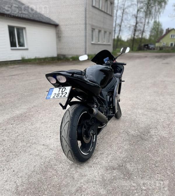 Yamaha R6 2002 in Jelgava, with an engine capacity of 0.60 L and mileage of 0 thousand km for 2000 €, photo 4 on AUTOMOTO.COM.LV