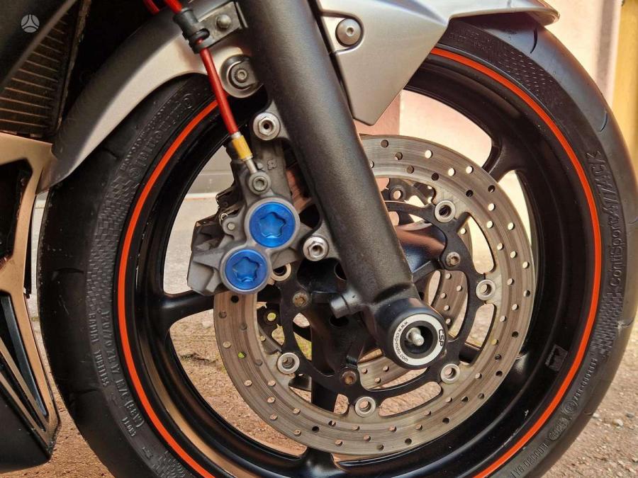 Yamaha R6 2003 Viļņa, ar dzinēja tilpumu 0.60 L un nobraukumu 34 tūkst. km par 3650 €, foto 15 vietnē AUTOMOTO.COM.LV