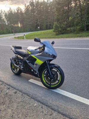 Yamaha R6 2004 in Vilnius, with an engine capacity of 0.60 L and mileage of 70 thousand km for 3800 €, photo 3 on AUTOMOTO.COM.LV