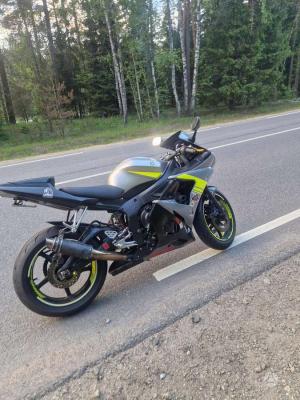 Yamaha R6 2004 in Vilnius, with an engine capacity of 0.60 L and mileage of 70 thousand km for 3800 €, photo 5 on AUTOMOTO.COM.LV