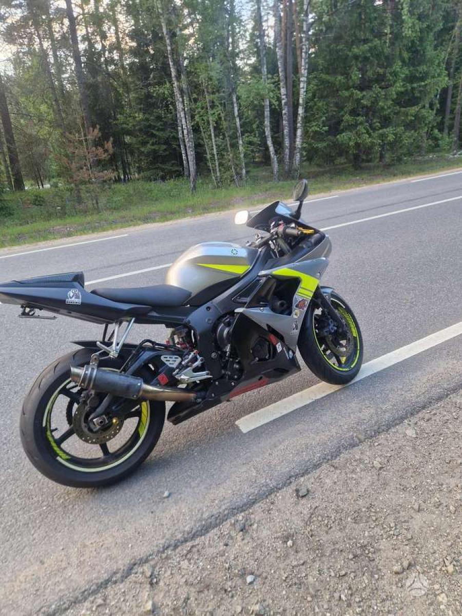Yamaha R6 2004 in Vilnius, with an engine capacity of 0.60 L and mileage of 70 thousand km for 3800 €, photo 5 on AUTOMOTO.COM.LV