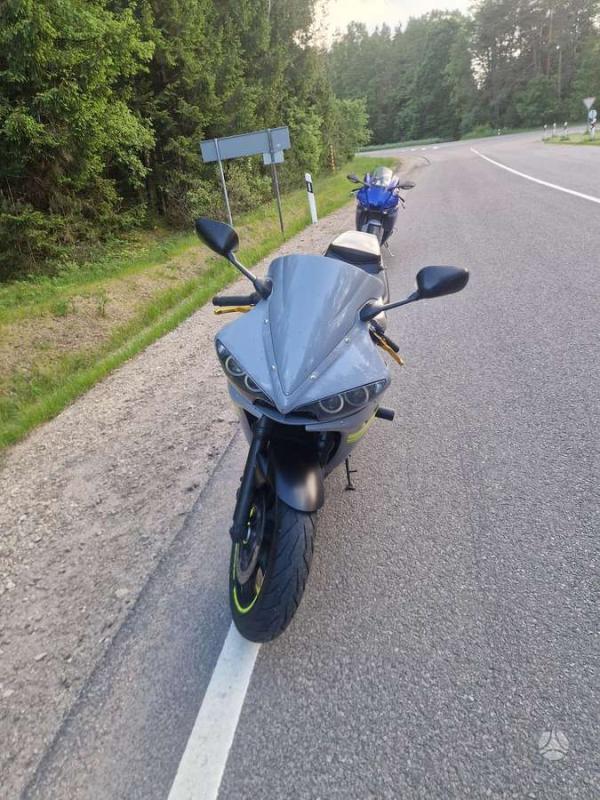 Yamaha R6 2004 Viļņa, ar dzinēja tilpumu 0.60 L un nobraukumu 70 tūkst. km par 3800 €, foto 7 vietnē AUTOMOTO.COM.LV